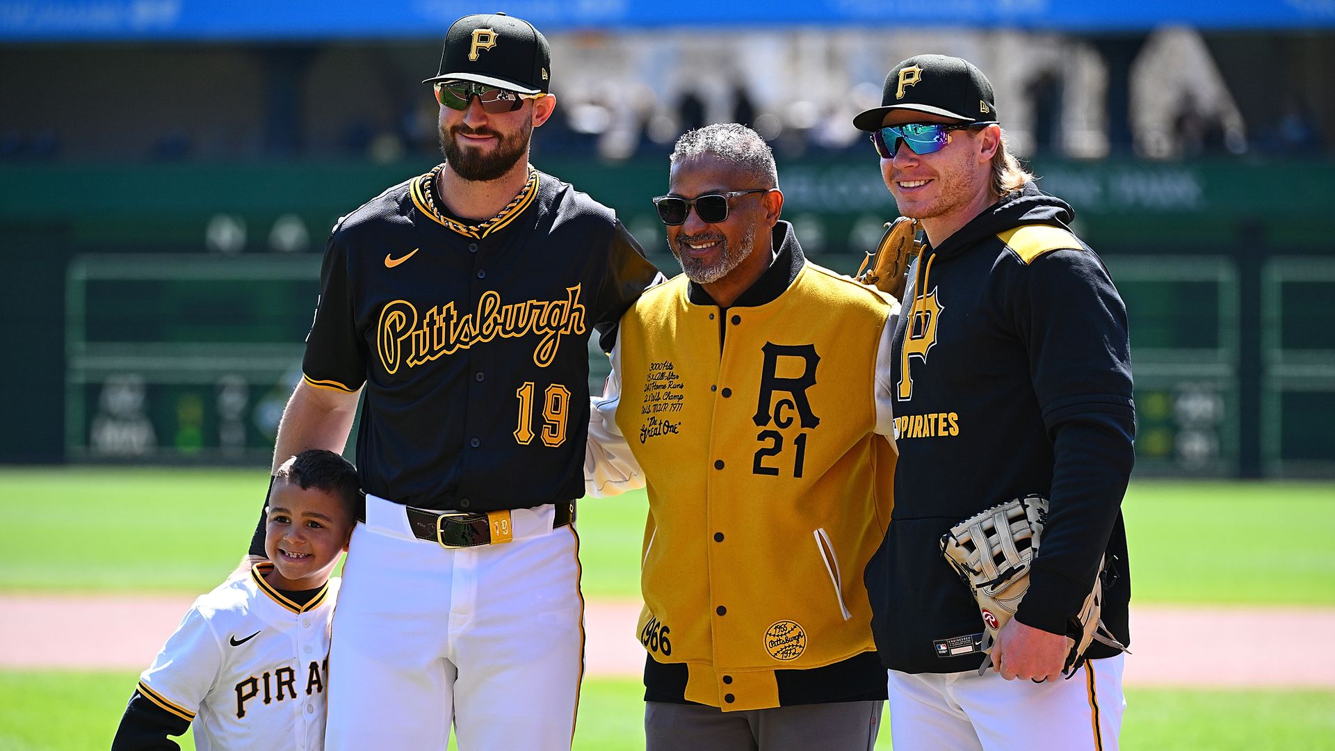 Roberto Clemente honored in Pittsburgh 70 years after his debut