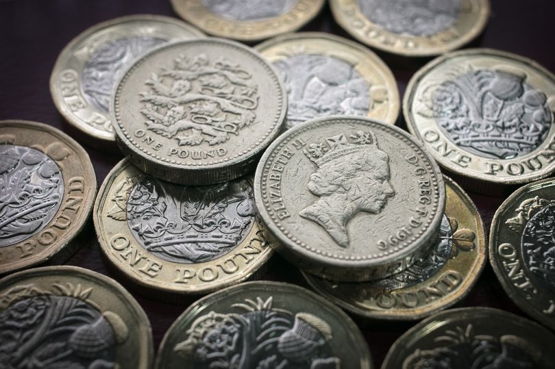 Rare £1 coin with small error could be worth £2,500 - experts explain ...