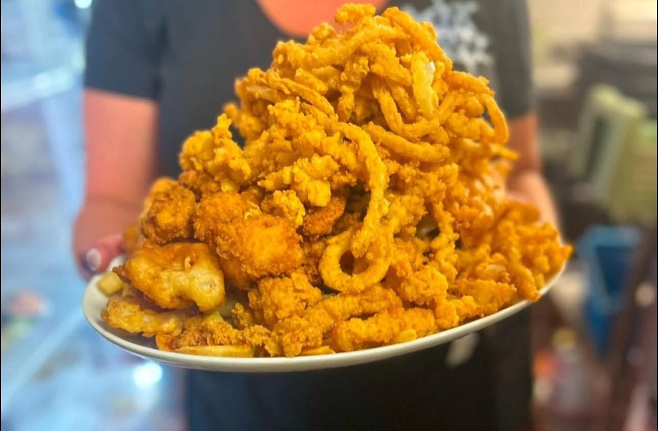 Captain's Platter Challenge, Early Bird Specials, Thanksgiving pizza ...