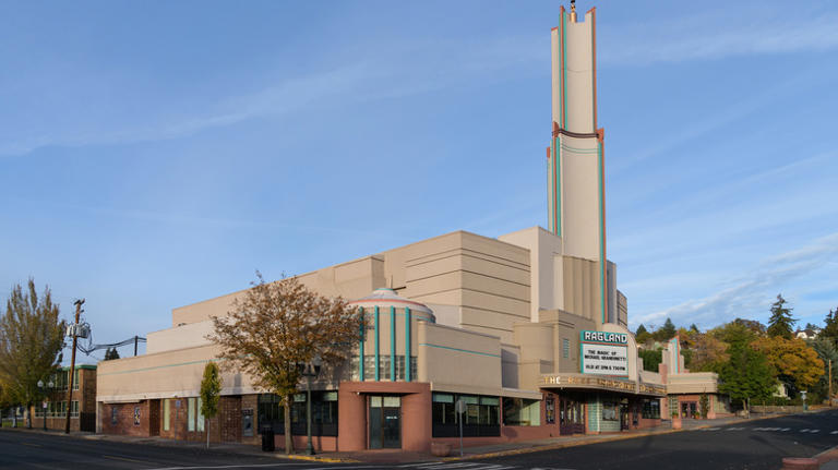 Oregon's 'City Of Sunshine' Basks In Glorious Weather Surrounded By ...