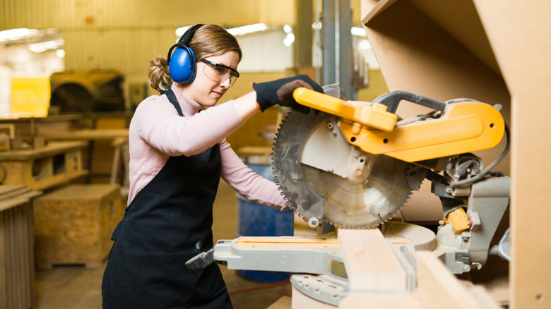 Safety Tips To Know Before Using A Circular Saw