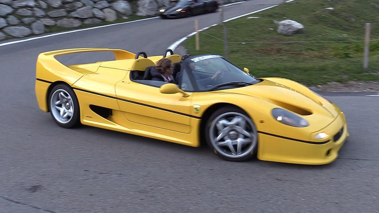 Ferrari F50 – Accelerations, Fly-Bys & Pure V12 Sound on the Streets!