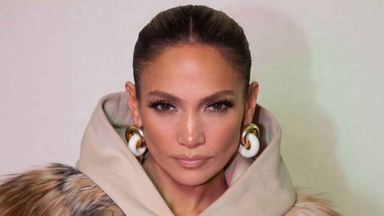 Jennifer Lopez to Star in Netflix-Led The Last Mrs Parrish Movie ...
