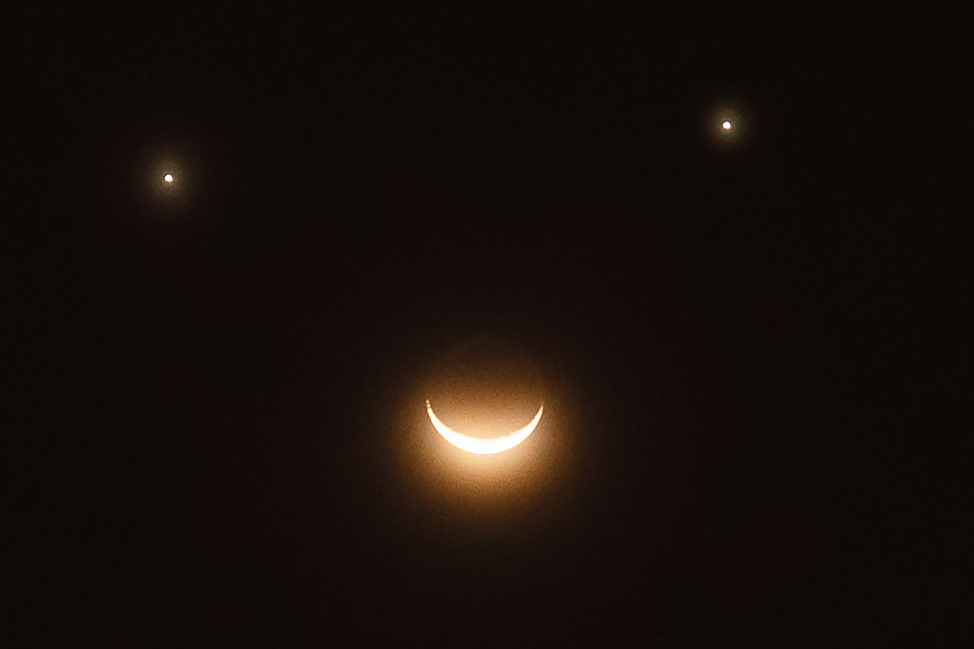 A Rare Planetary Alignment Will Form a 'Smiley Face' in the Sky — Here ...