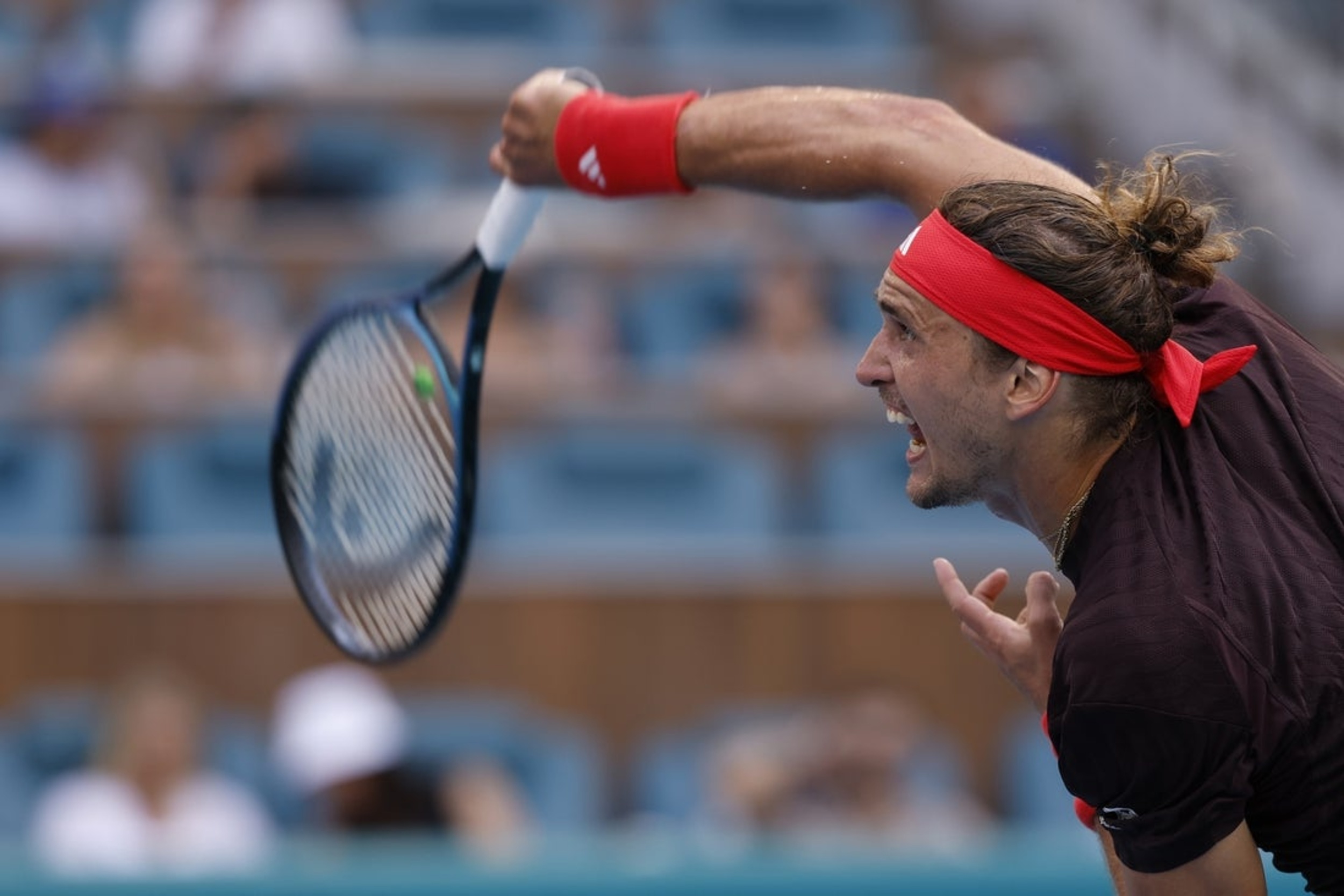 ATP roundup: Alexander Zverev rallies to reach Munich semis