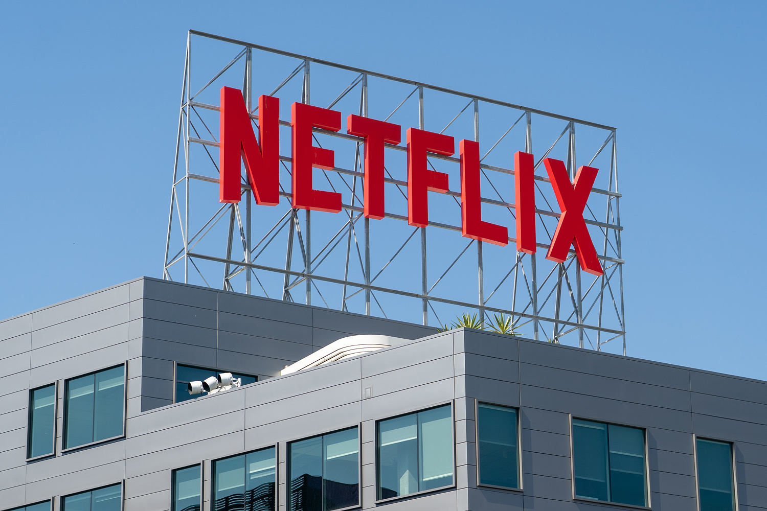 Netflix stock is trading at all-time high levels in unprecedented win ...