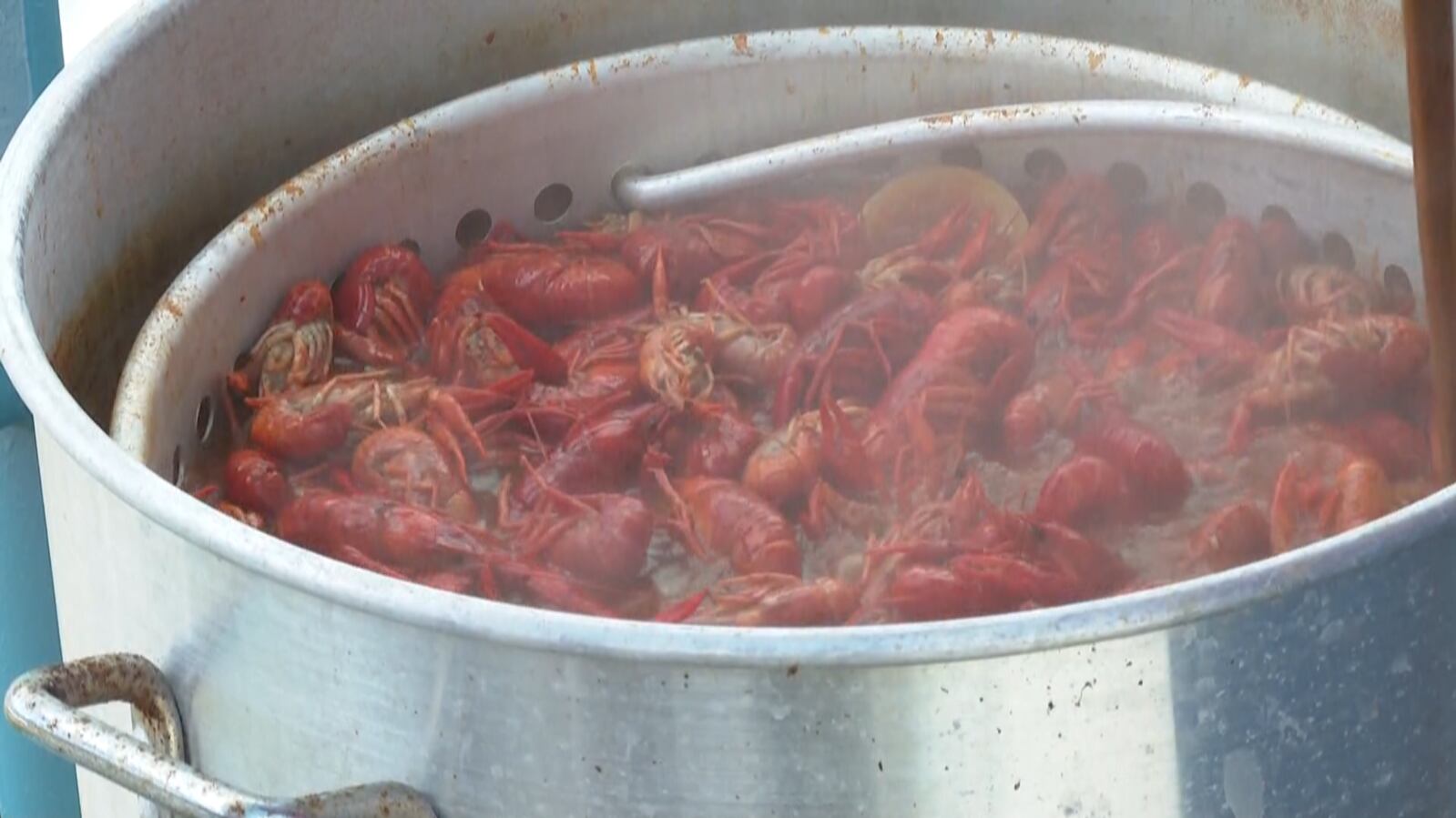 Crawfish prices down, sales up for Easter weekend