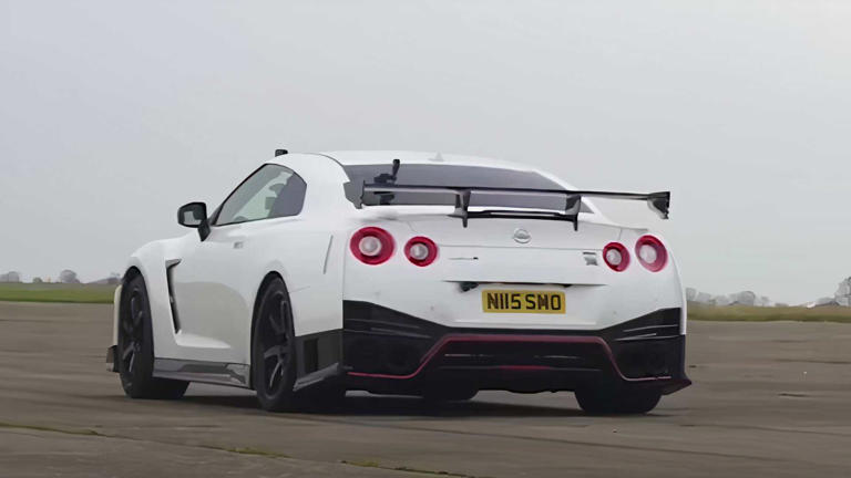 The Only Two Japanese Cars That Can Outrun A 2025 Corvette C8