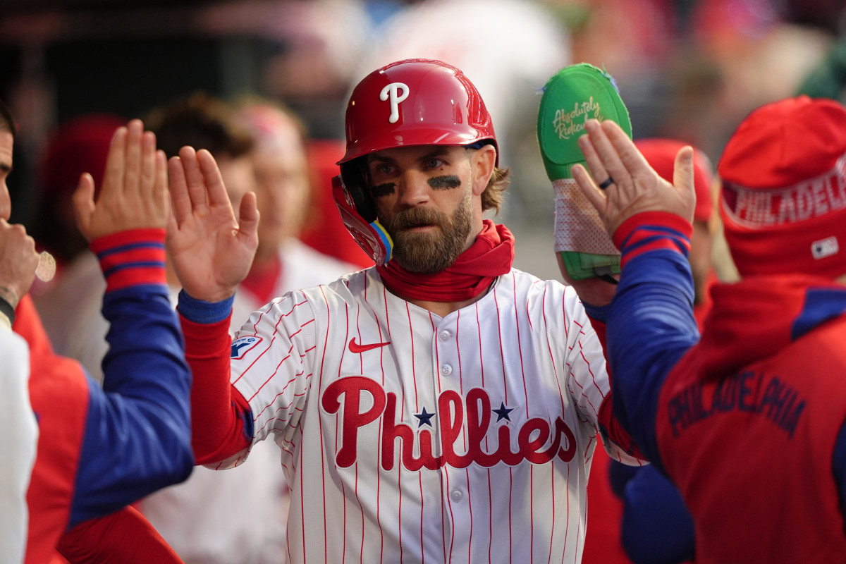 Bryce Harper 'Fine' According to Rob Thomson After Apparent Hand Issue