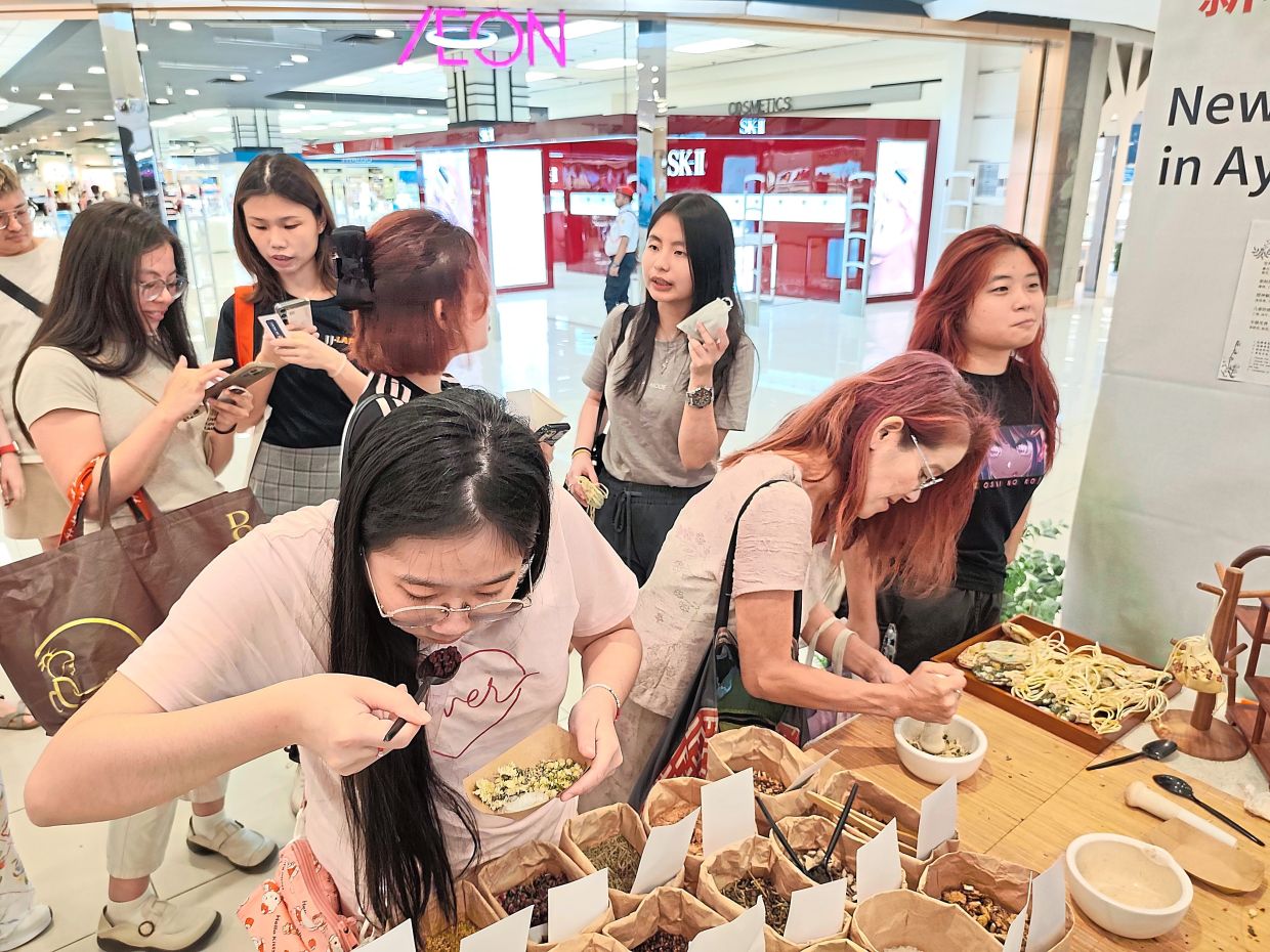 Developer marks 25 years with free treats at roadshow