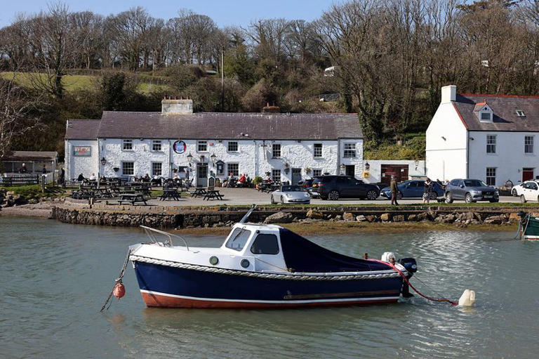 I walked by secluded bay with scenic beauty, local history and lovely food