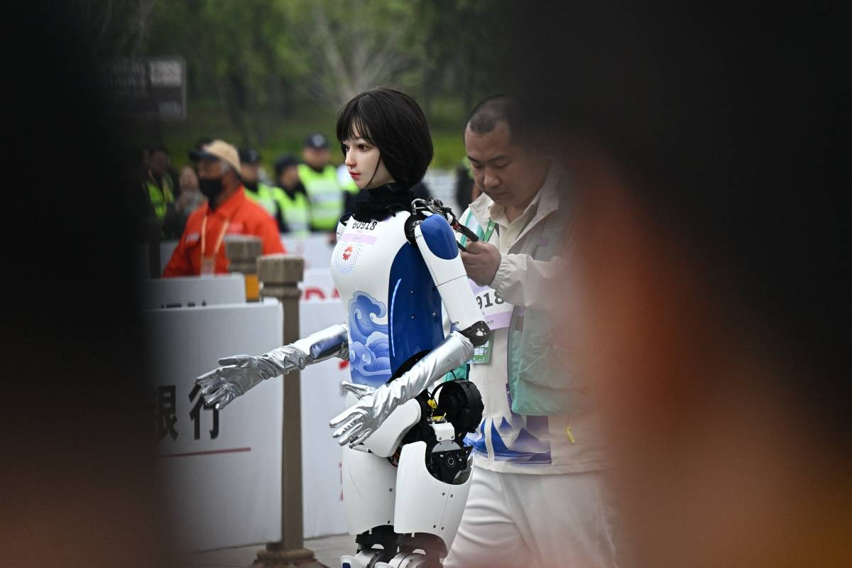 Humanoid robots invade China streets for first time Humanoid robots invade China streets for first time