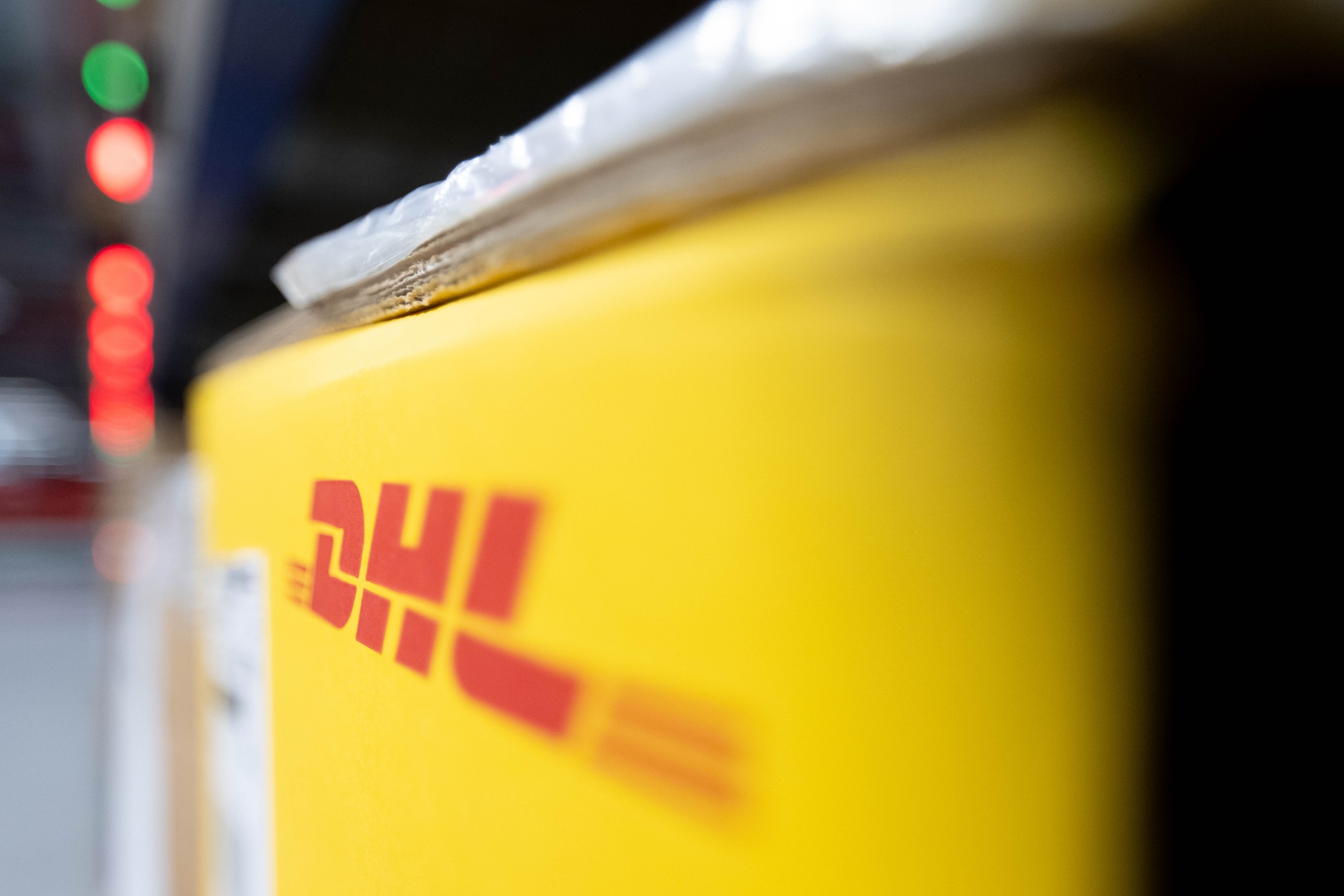 DHL Freezes US-Bound High-Value Consumer Parcels Amid Customs Gridlock