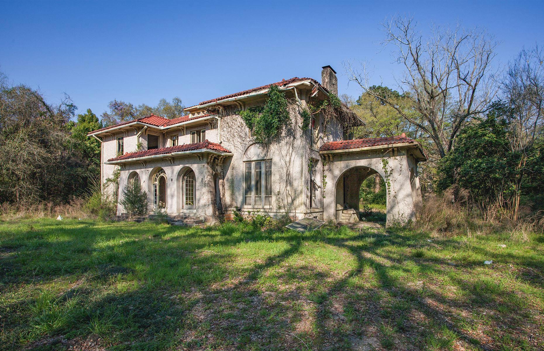 Discover The Hidden Stories Behind Alabama's Eeriest Abandoned Buildings