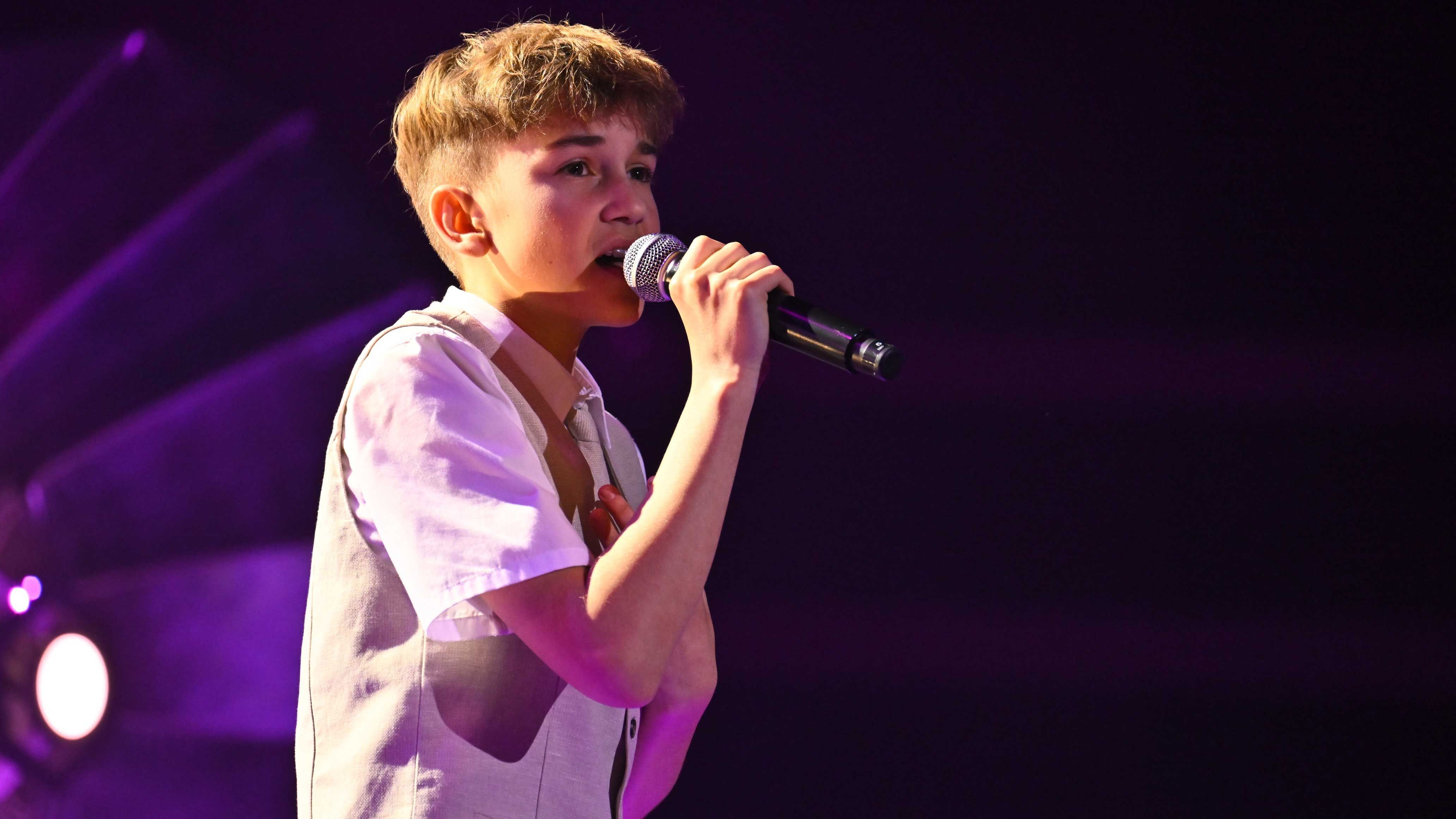 Alle Augen auf Neo: Mit einem Song von Céline Dion sorgt er für Gänsehaut!