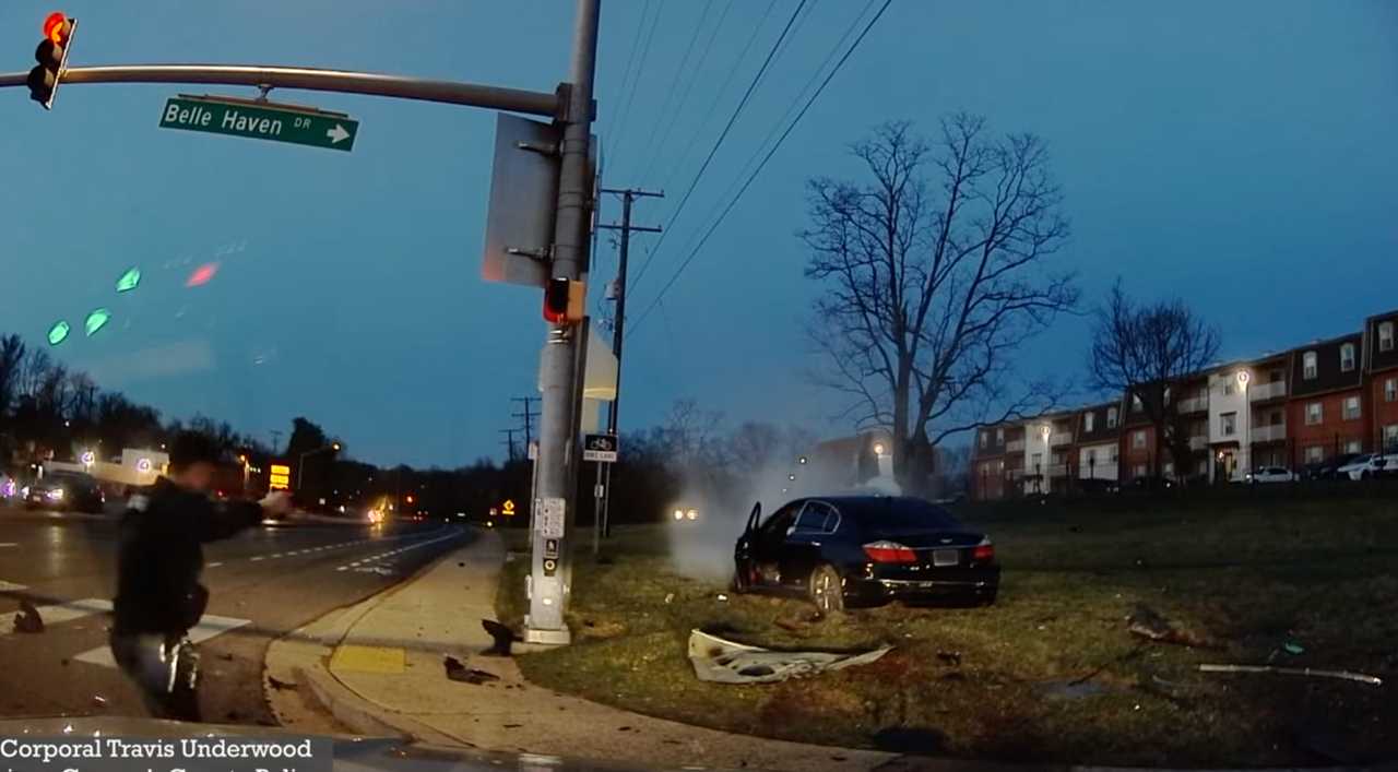 WATCH: Officers Rescue Screaming Child After Deadly Police Pursuit ...