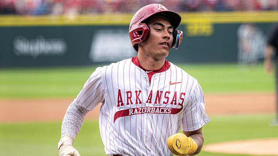 Razorbacks storm back with six-run fifth; even series against Aggies
