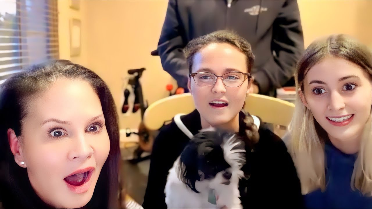 Psychic medium reveals secret letters during reading