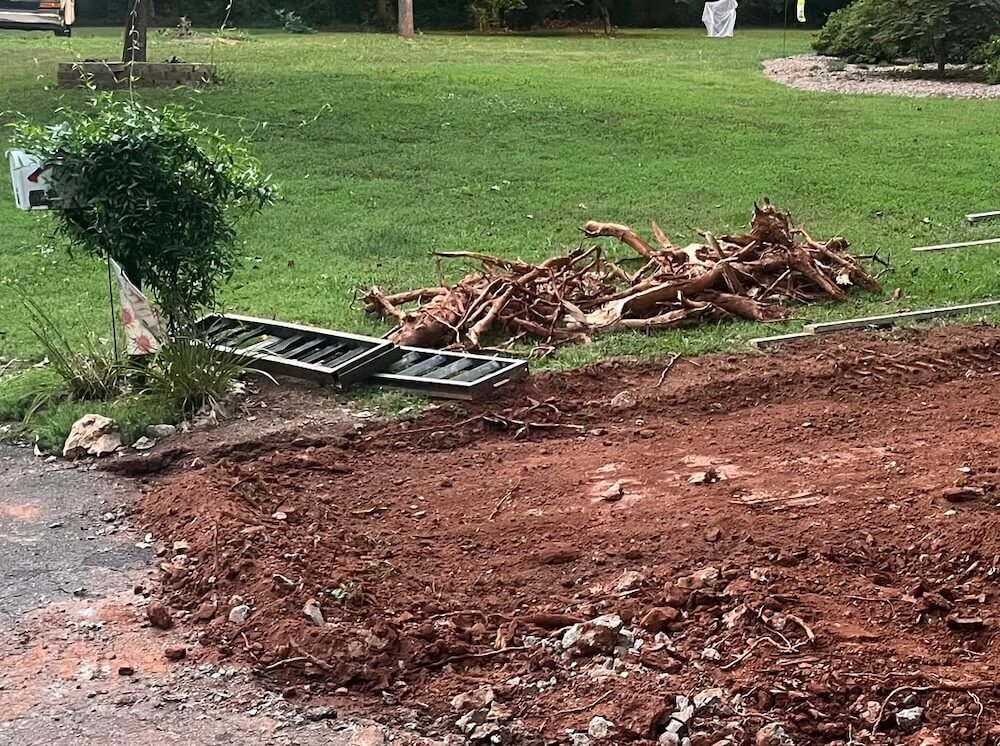 Homeowner shares distressing photos after neighbor's reckless project ...