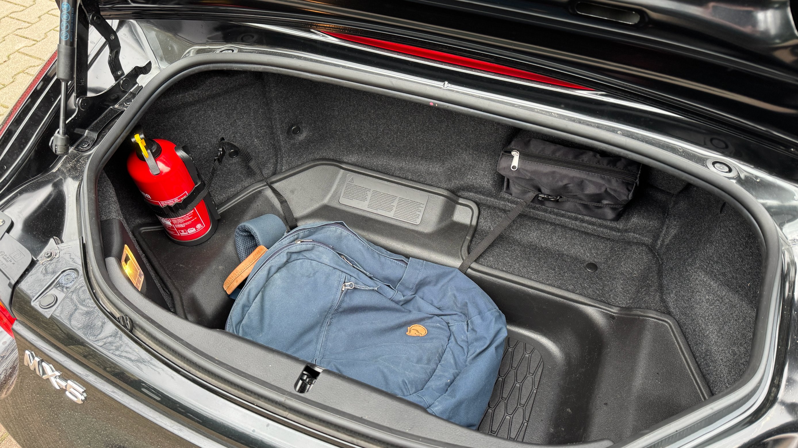 Przeterminowana gaśnica w samochodzie. Czy grozi za to mandat?