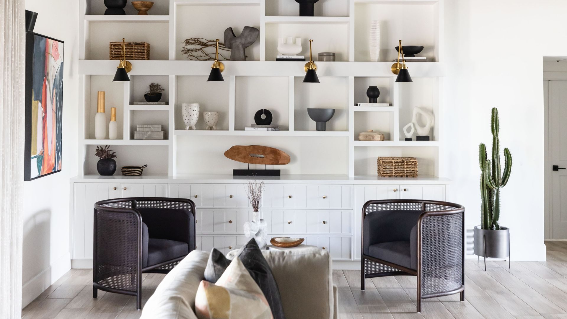 The "Reverse Decluttering" Method Flips Everything You Thought You Knew ...