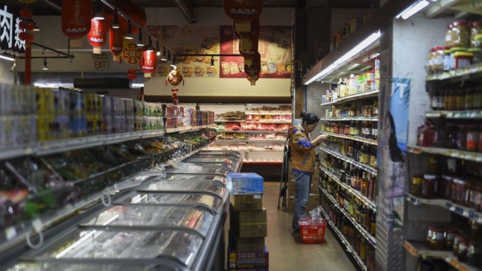 En los supermercados chinos, los snacks asiáticos forman parte de la ...