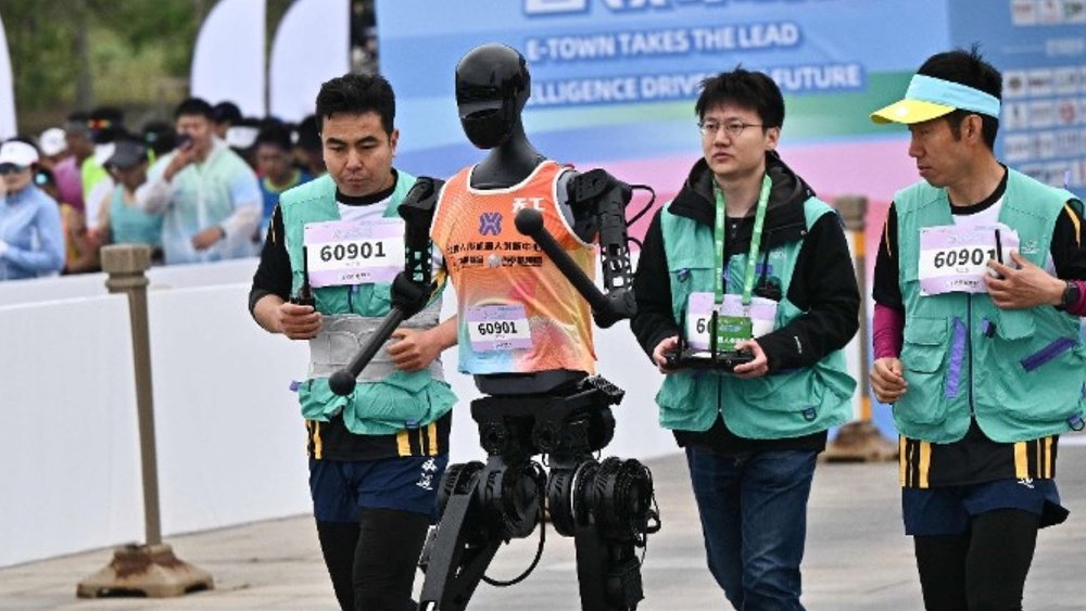 Beijing: Humanoid robots run a half-marathon for the first time