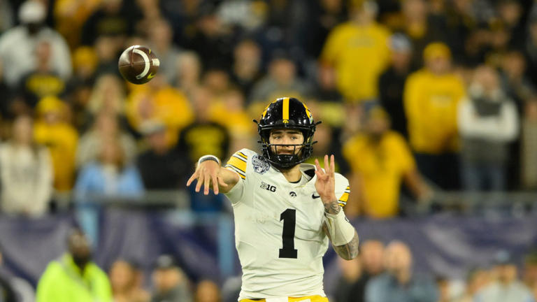 Report: Michigan reaches out to Big Ten transfer portal QB