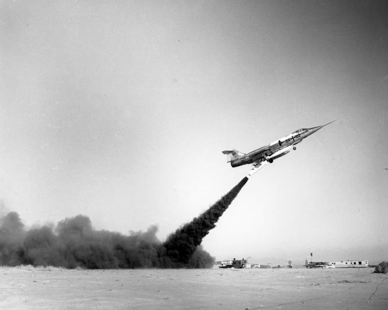 Así funcionan los extraños aviones lanzados por cohetes