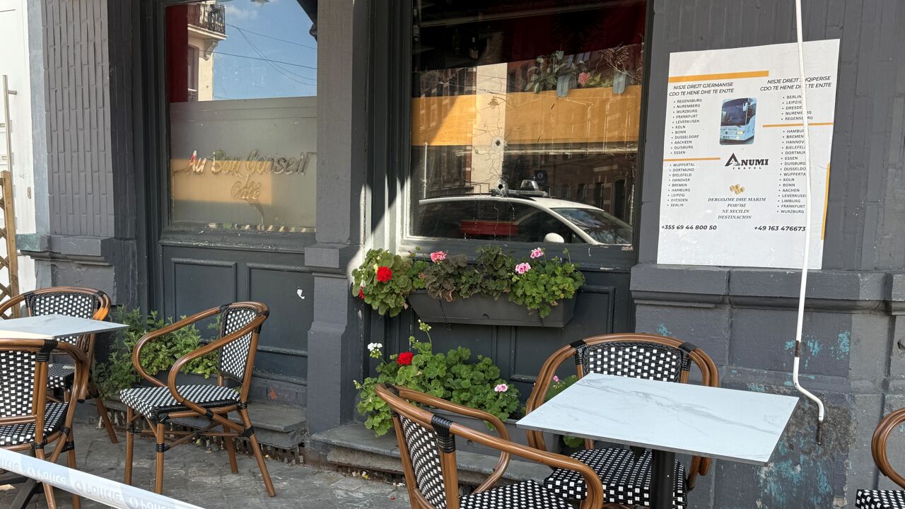 Man op step opent vuur richting café in Anderlecht