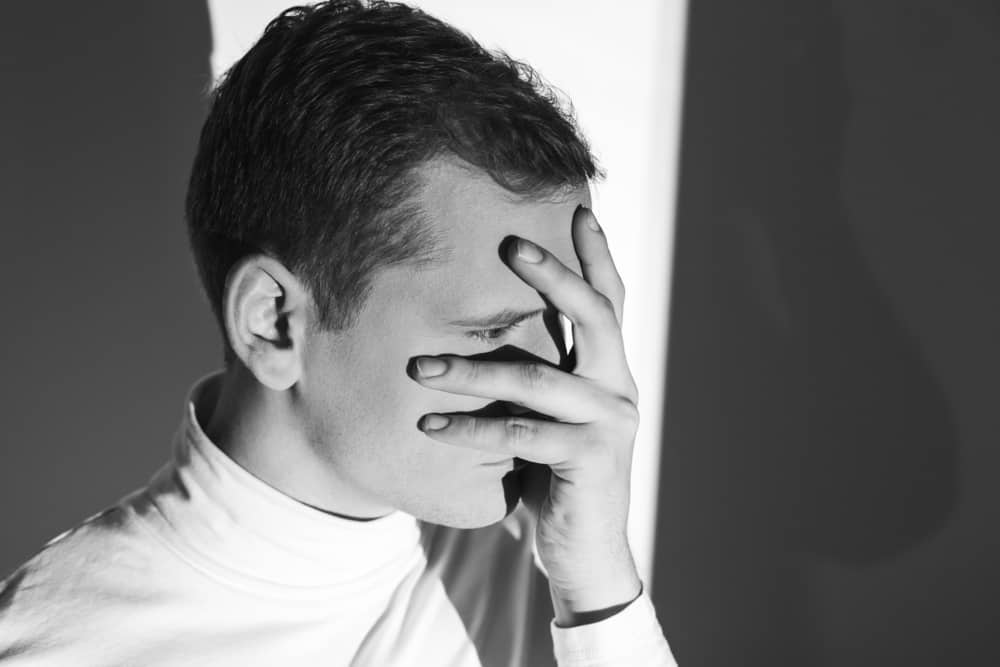 7 Zeichen für geringes Selbstwertgefühl bei Männern
