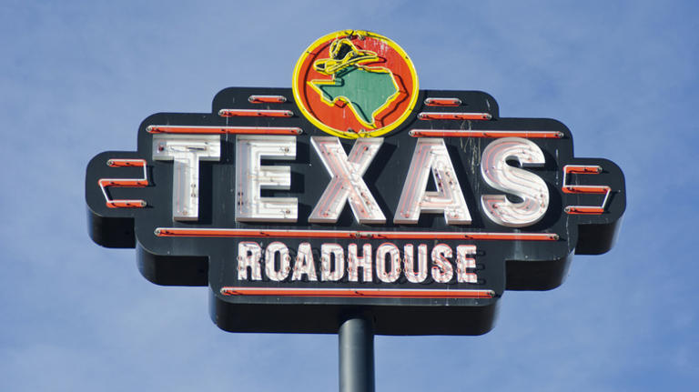 Save Your Money At Texas Roadhouse With This Genius Steak Order Hack