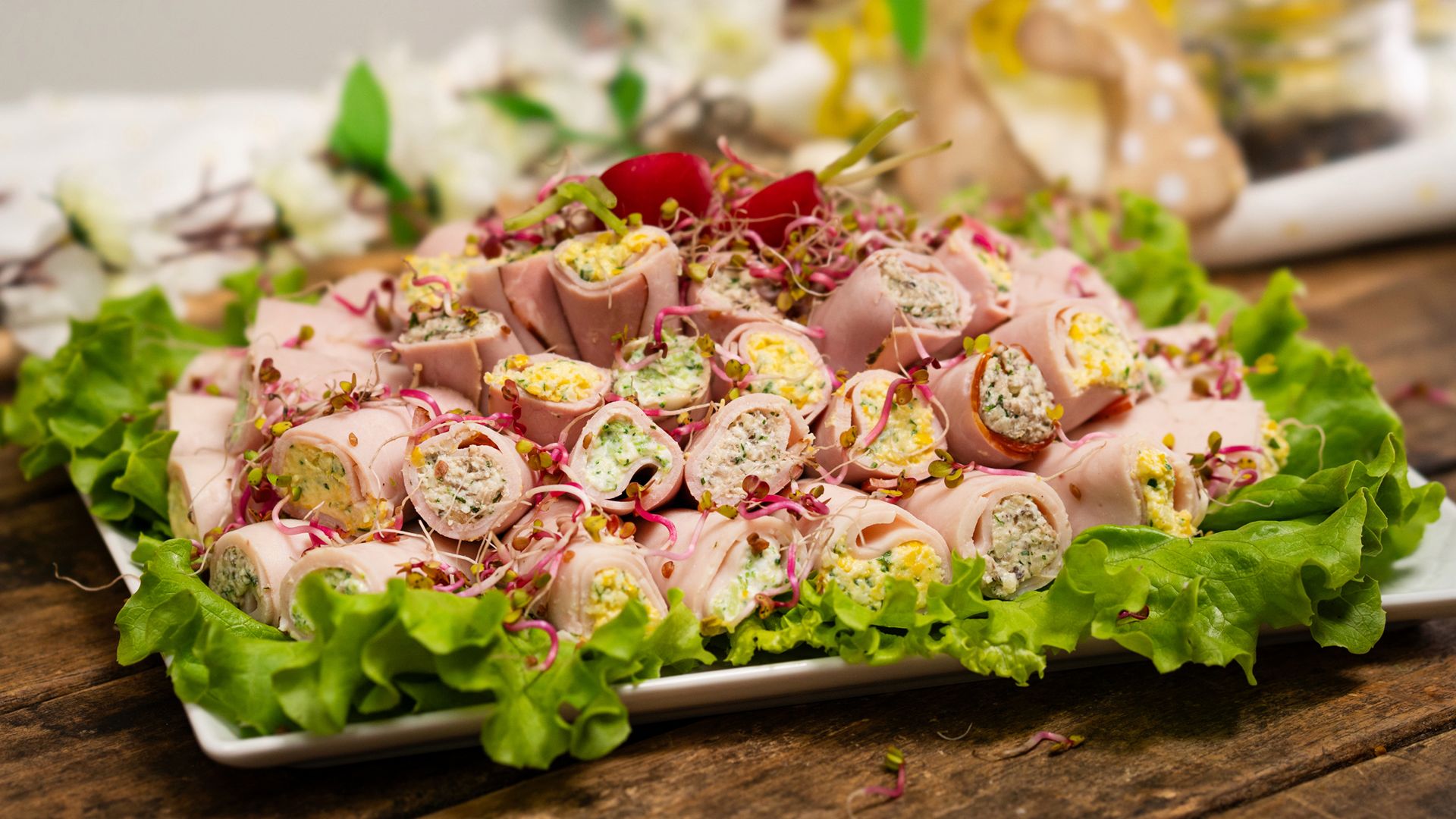 Plastry wędlin zamień w coś pysznego. Zrób roladki na bogato