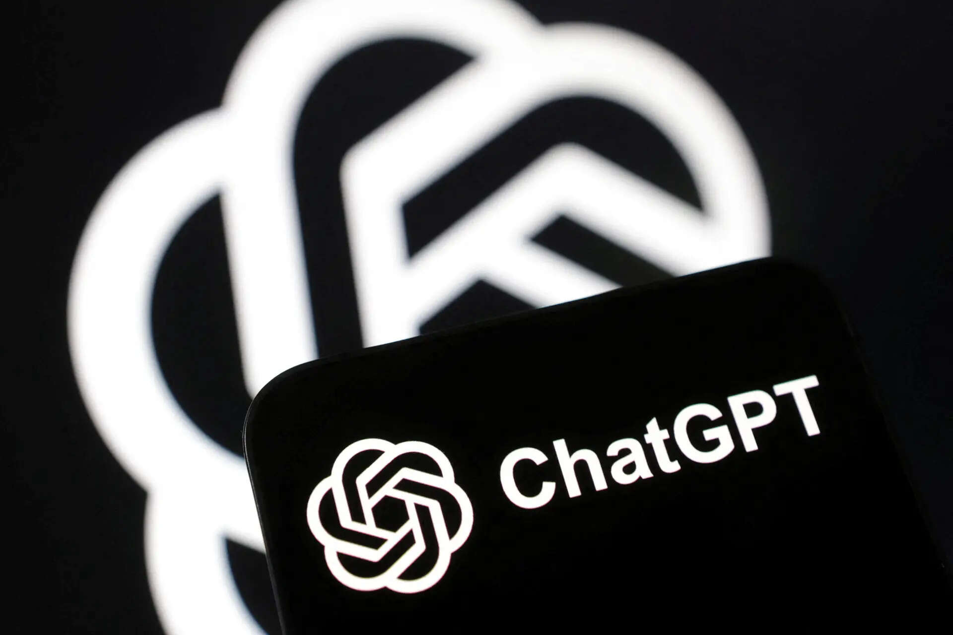 “Creepy” ChatGPT calls users by name—even when it shouldn’t