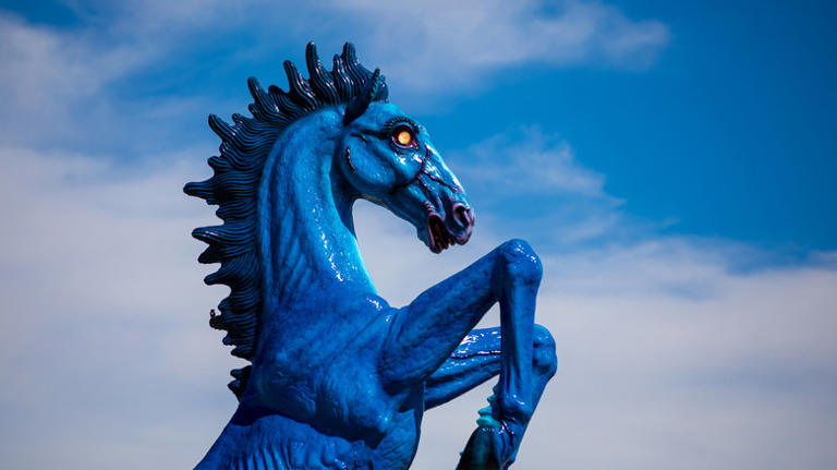 Denver Airport's Unsettling Conspiracy Theories: Lizard People ...