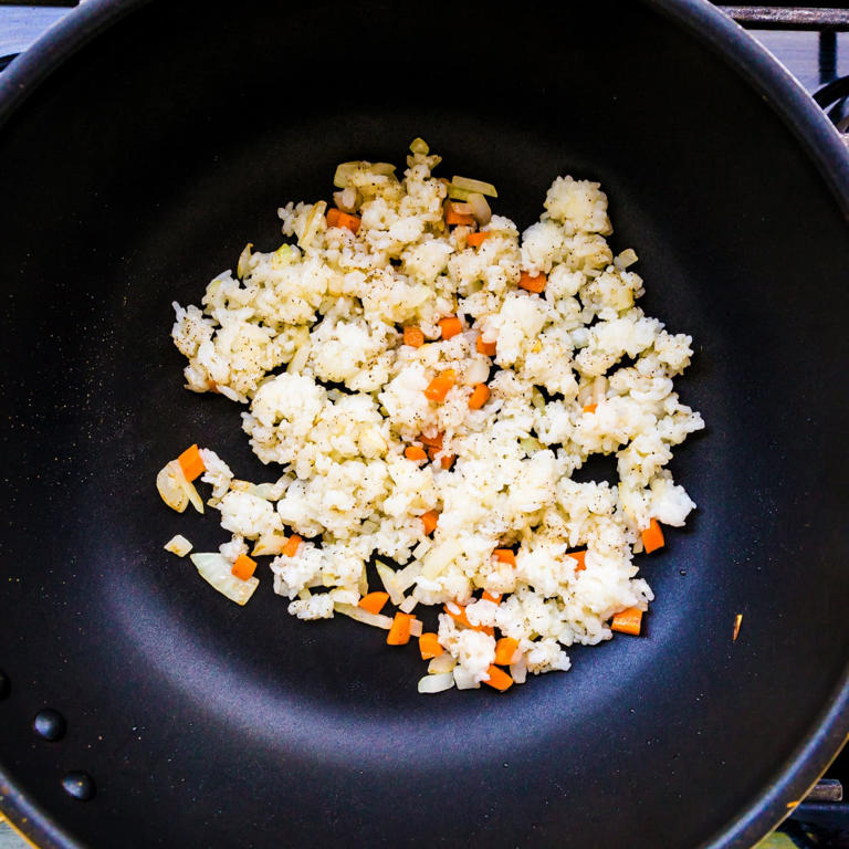 Japanese Garlic Fried Rice – Flavorful and Ready in Just 10 Minutes!
