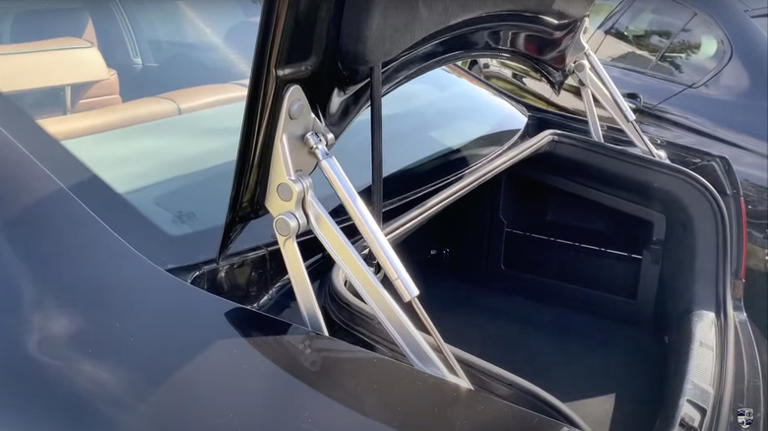 Nerd Out On The Volkswagen Phaeton's Absurdly Over-Engineered Trunk