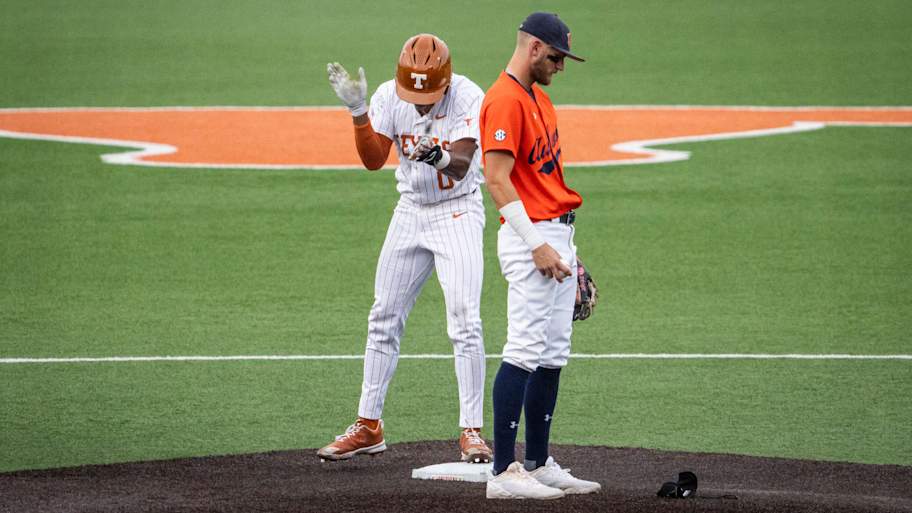 Longhorns Notebook: No. 1 Texas Handles No. 8 Auburn for Fourth SEC Sweep