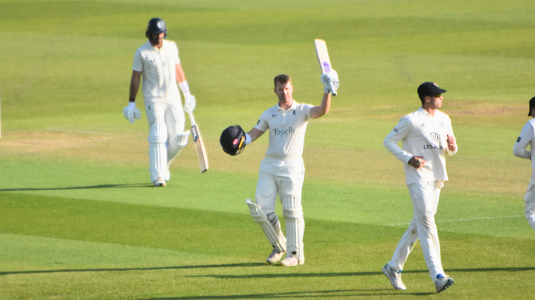 Ben Compton fights for Kent but Derbyshire close in after enforcing ...