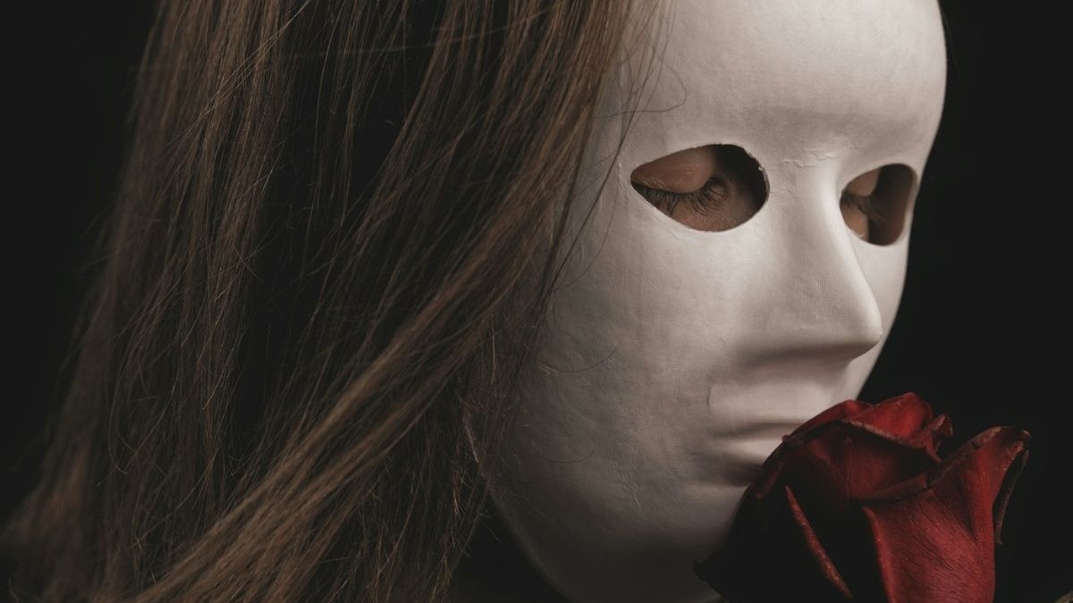 Here's What a Manipulative Person Looks Like, According to a Psychology ...