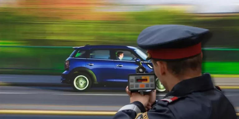 Mit 128 km/h durch die 70er-Zone: Wiener Raser gestoppt