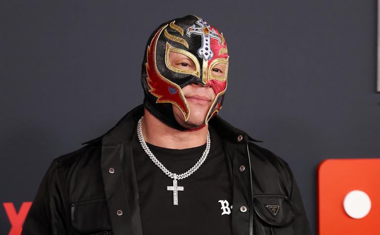Rey Mysterio Teases The Return Of Former WWE Champion