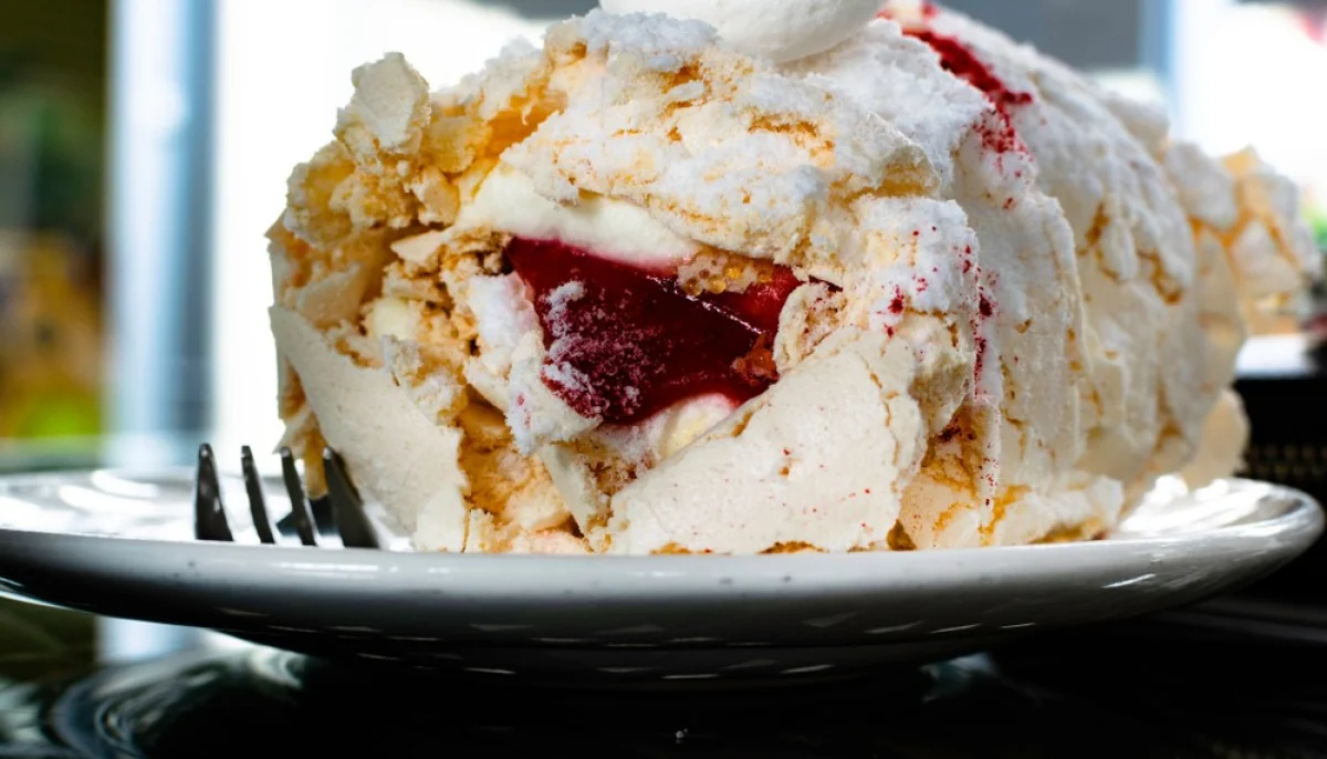 Pavlova aux fruits rouges et chantilly maison