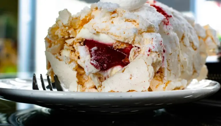 Pavlova aux fruits rouges et chantilly maison