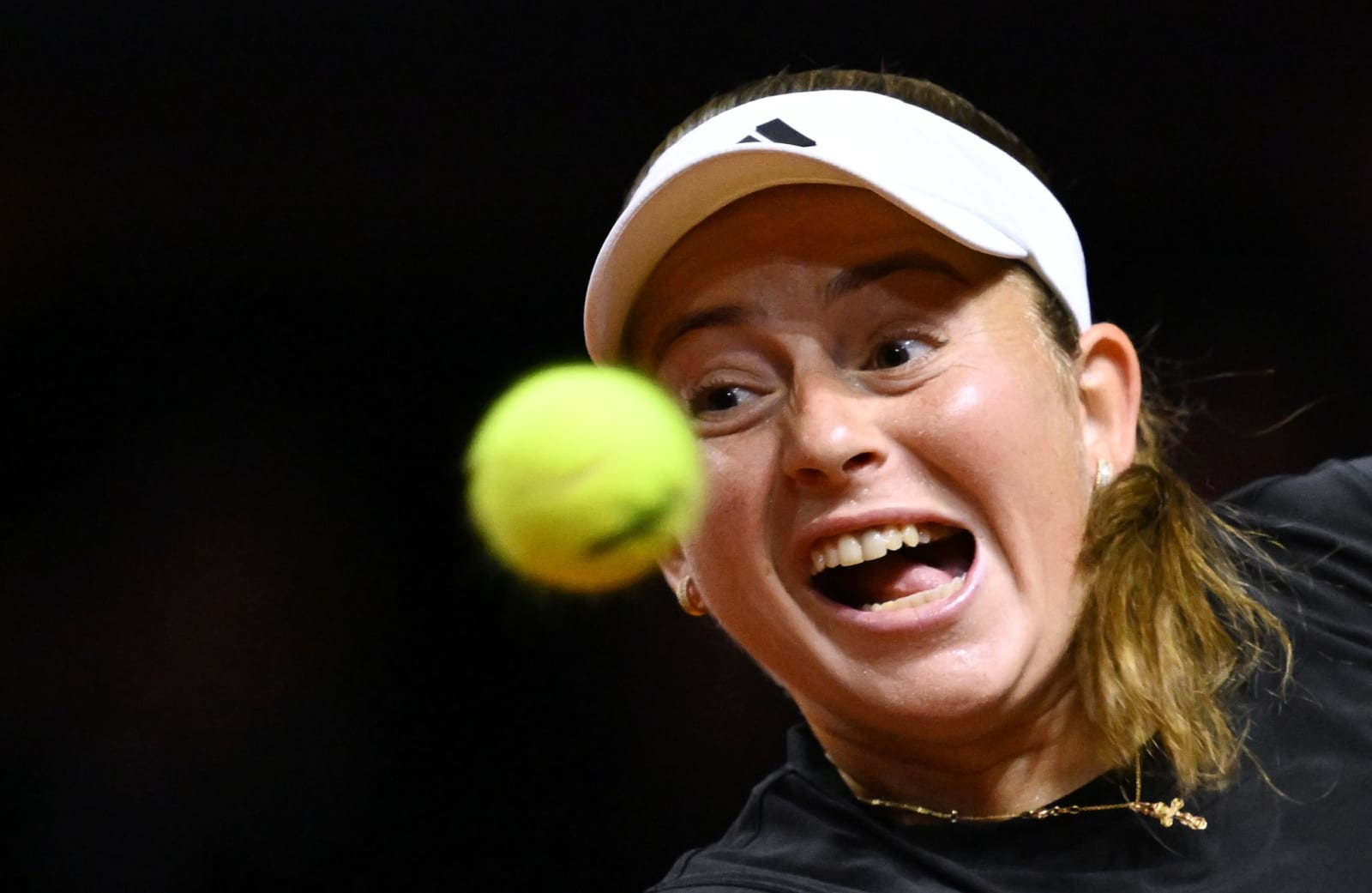 Ostapenko maintains 100% record against Swiatek with Stuttgart win