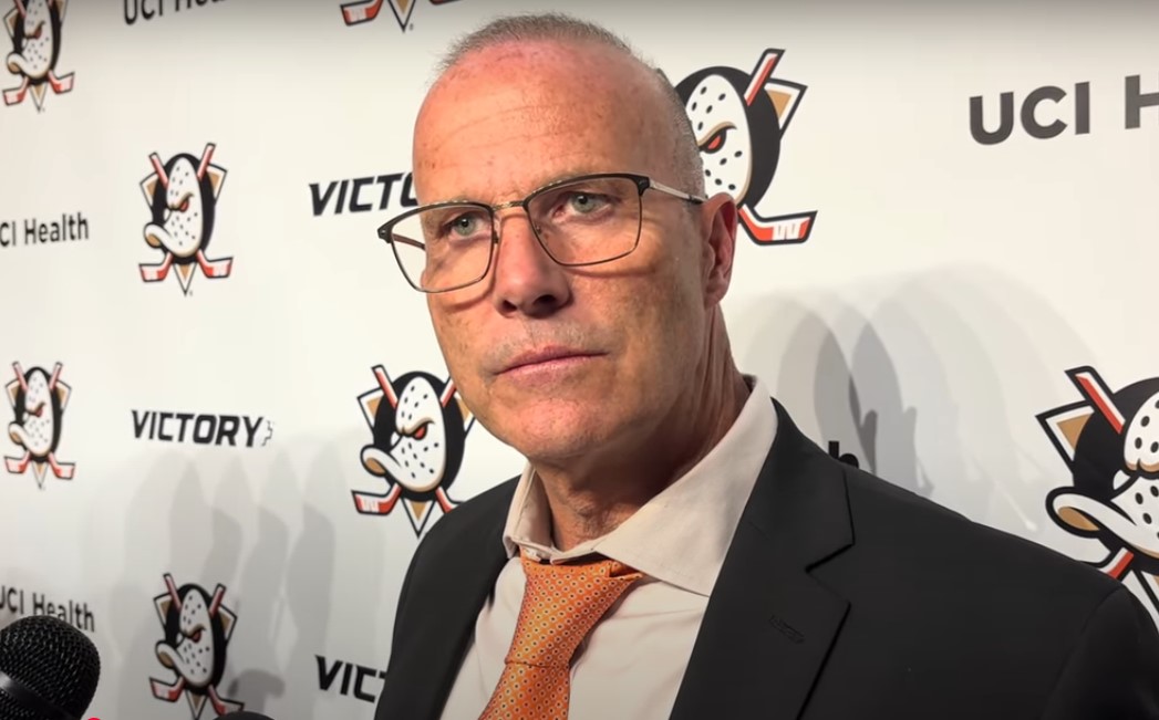 Les Ducks d’Anaheim congédient leur entraîneur-chef Greg Cronin