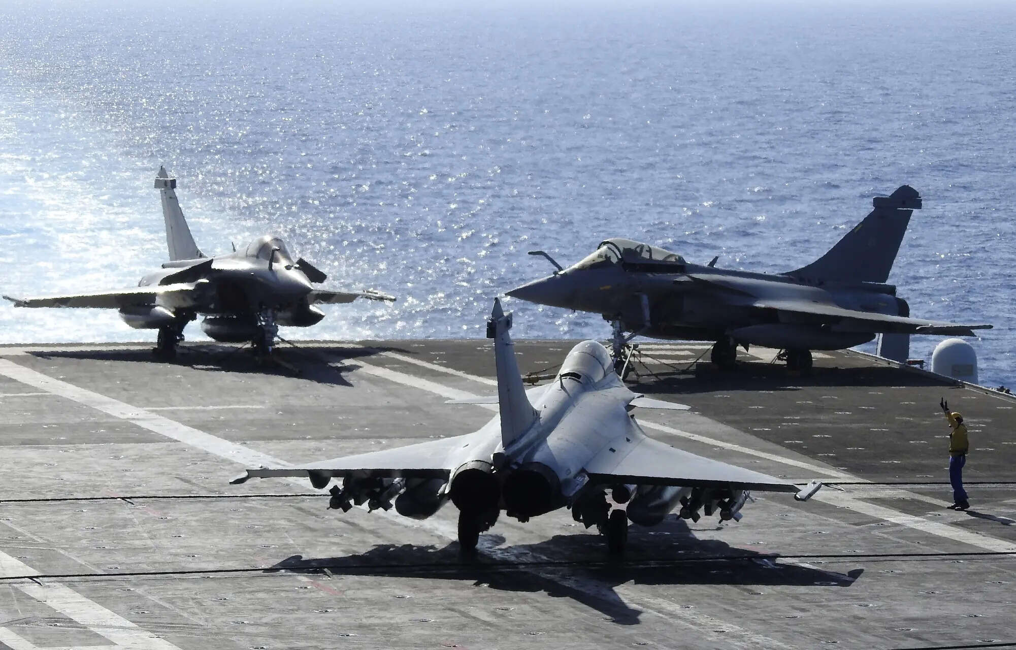 India, France to sign their largest ever deal for Rafale-Marine fighter ...