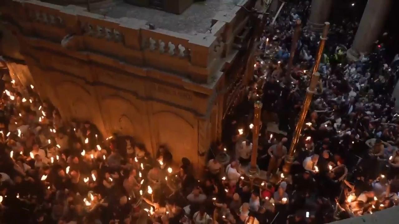 Thousands of Christians gather in Jerusalem's Church of the Holy ...