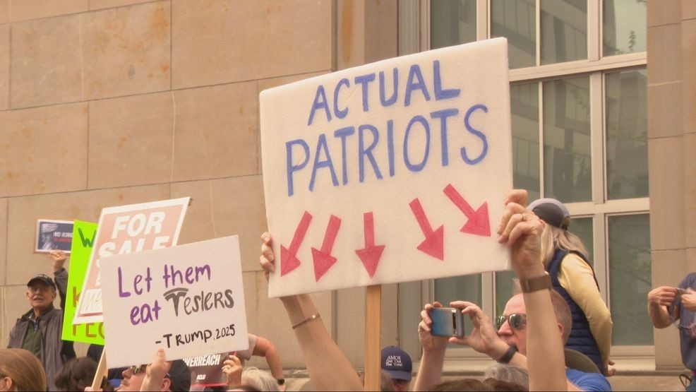 Cincinnatians join protests across the country to 'end executive overreach'