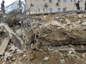 UPDATED: Restaurant workers, customers trapped as building collapses in ...